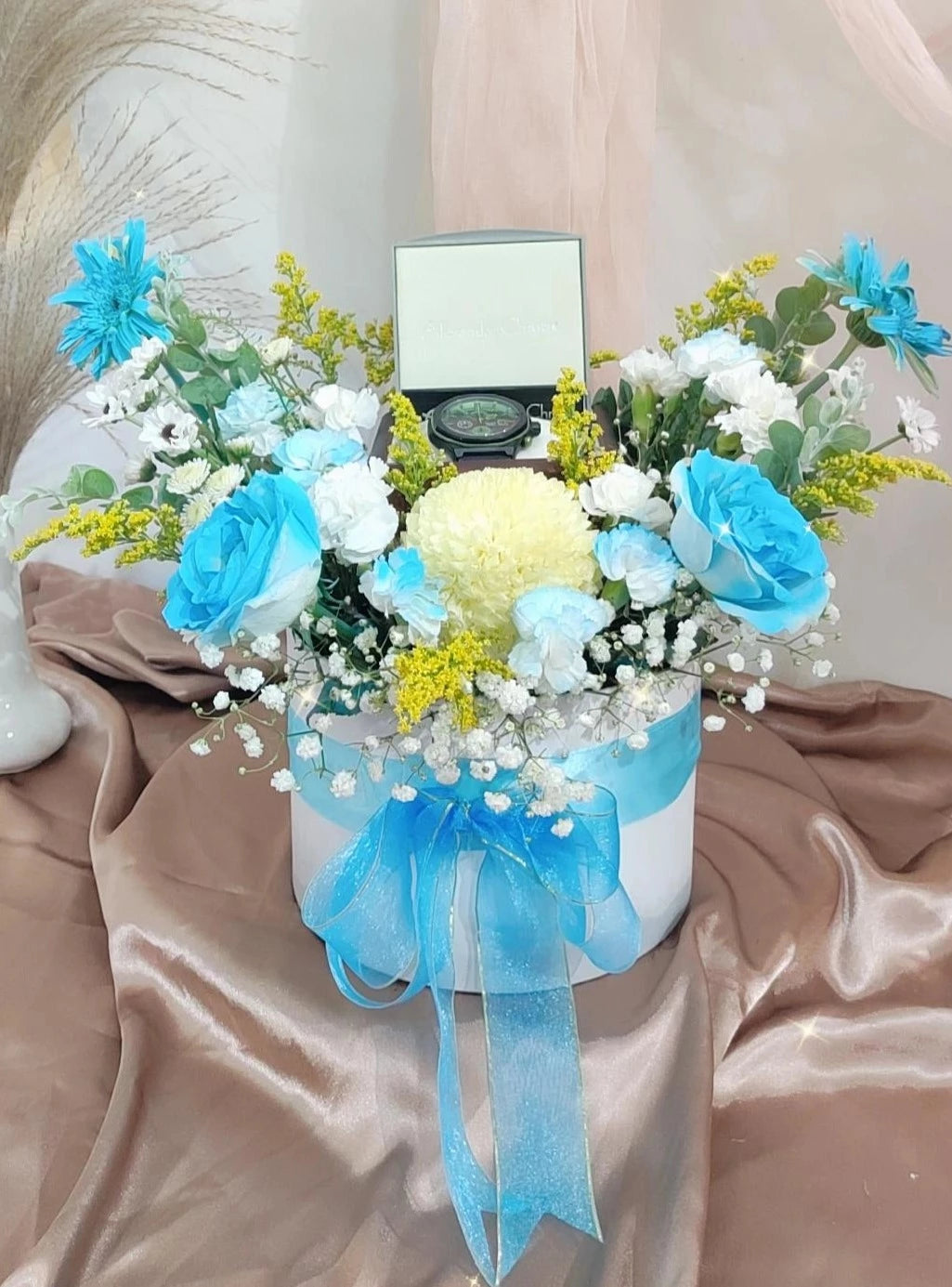 Box Fresh Flower Blue Sky With Gift – AURORA FLORIST